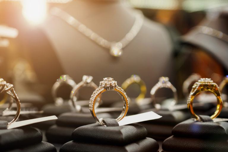 Top 11 Jewelry Affiliate Programs To “Rock” Your Affiliate Site | One ...